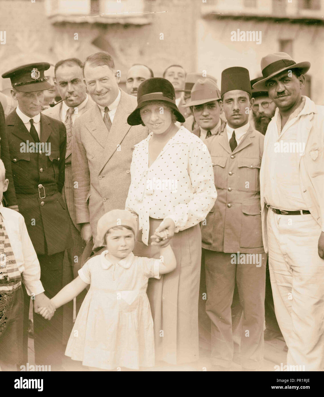 Crowd at arrival of 'Satyrus' sea plane girl is Pamela Cross. 1925 ...