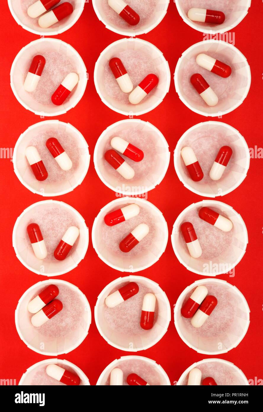 Drug doses hi-res stock photography and images - Alamy