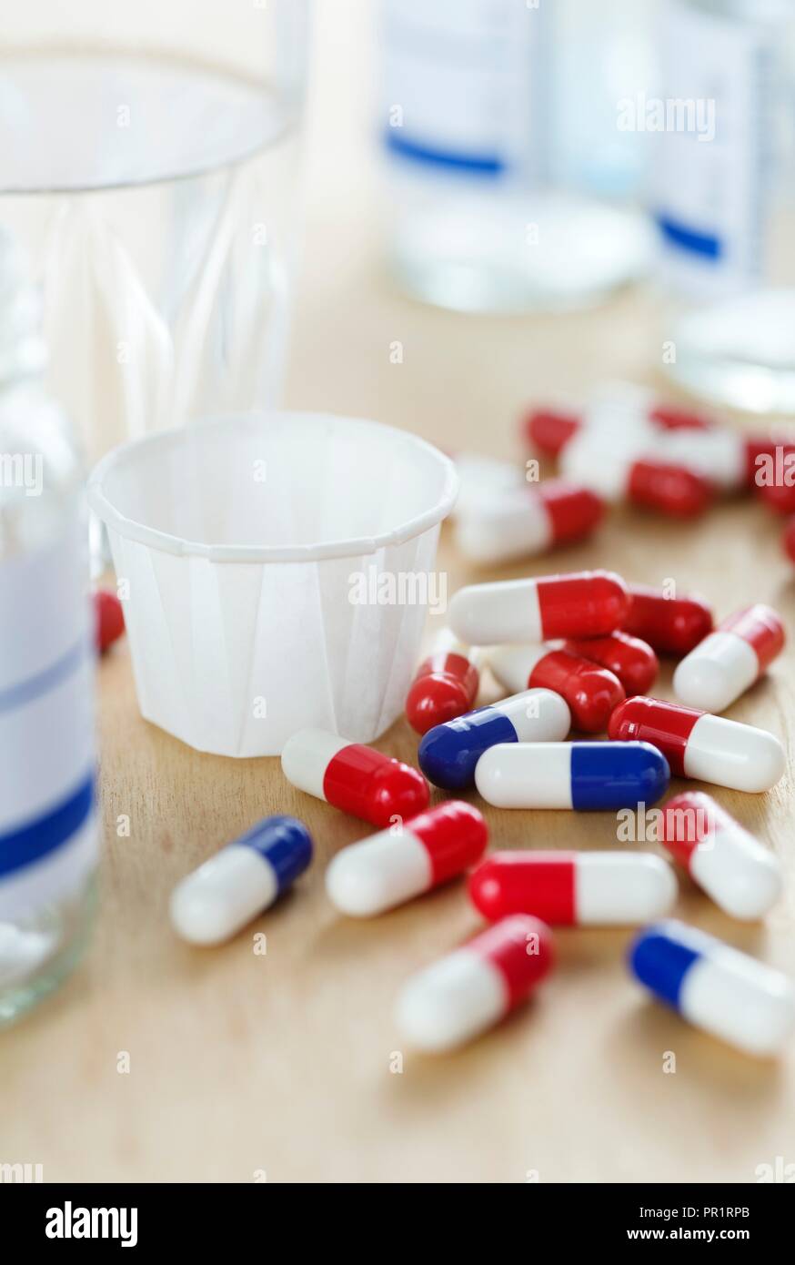 Red And Blue Capsules High Resolution Stock Photography and Images - Alamy