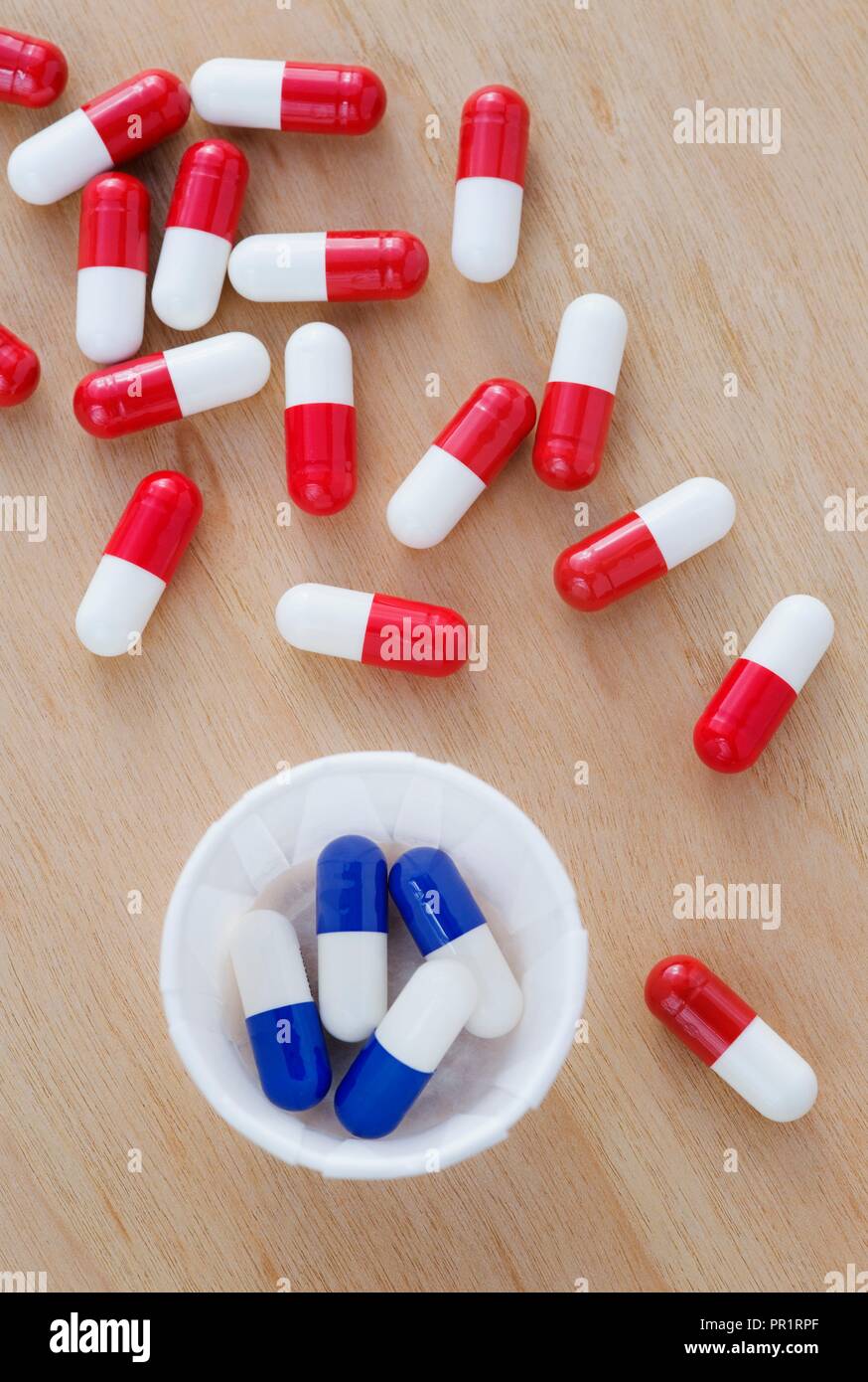 Red and white and blue and white drug capsules Stock Photo - Alamy