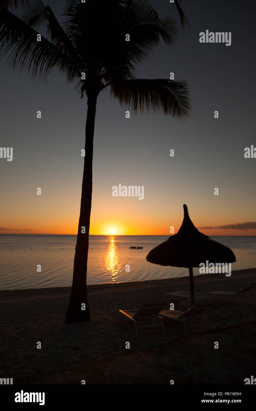 The sunset at the flic en flac beach hi-res stock photography and ...
