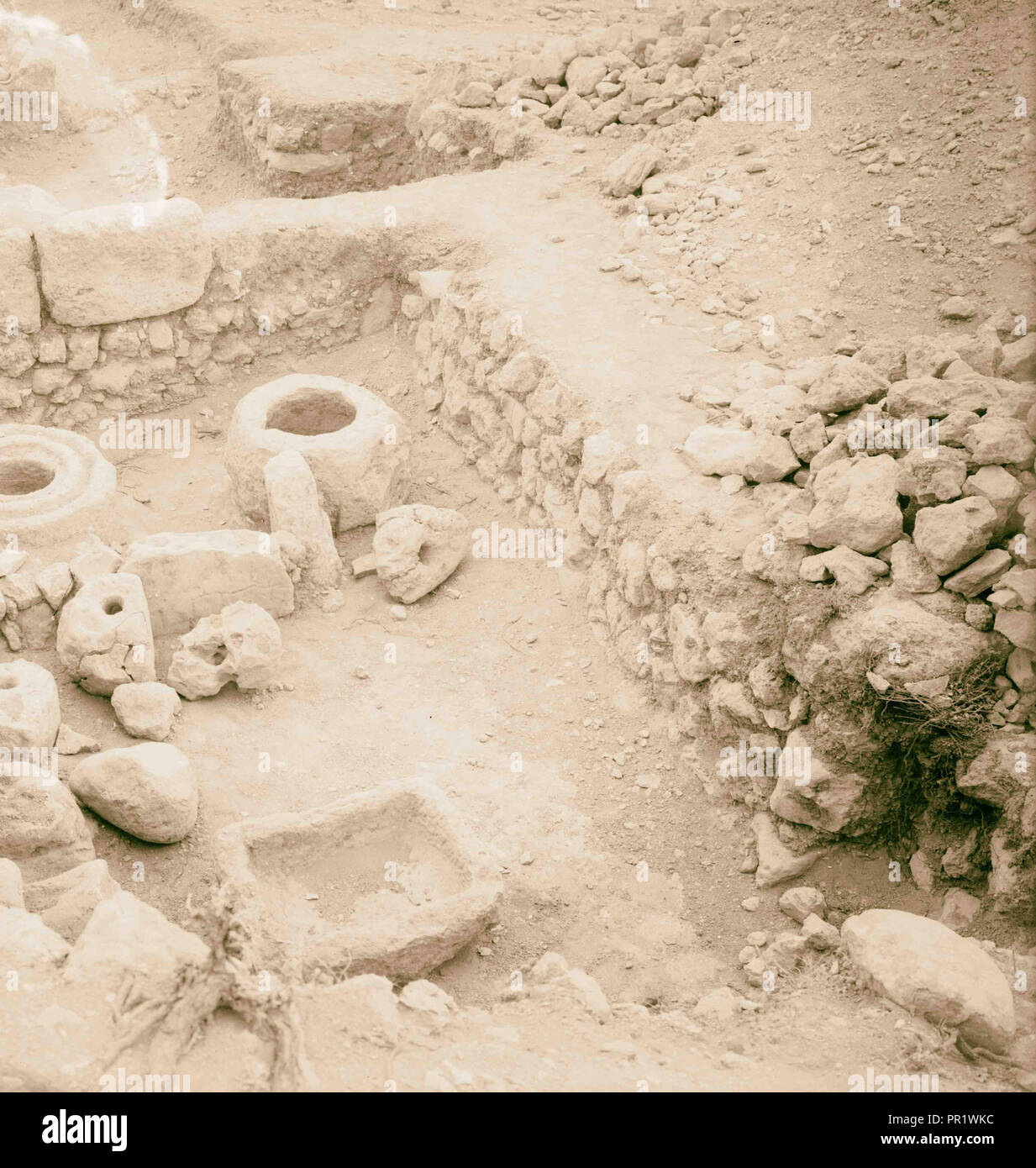 Tell Beit Mirsim. 1926, Israel, Debir, Extinct city Stock Photo - Alamy