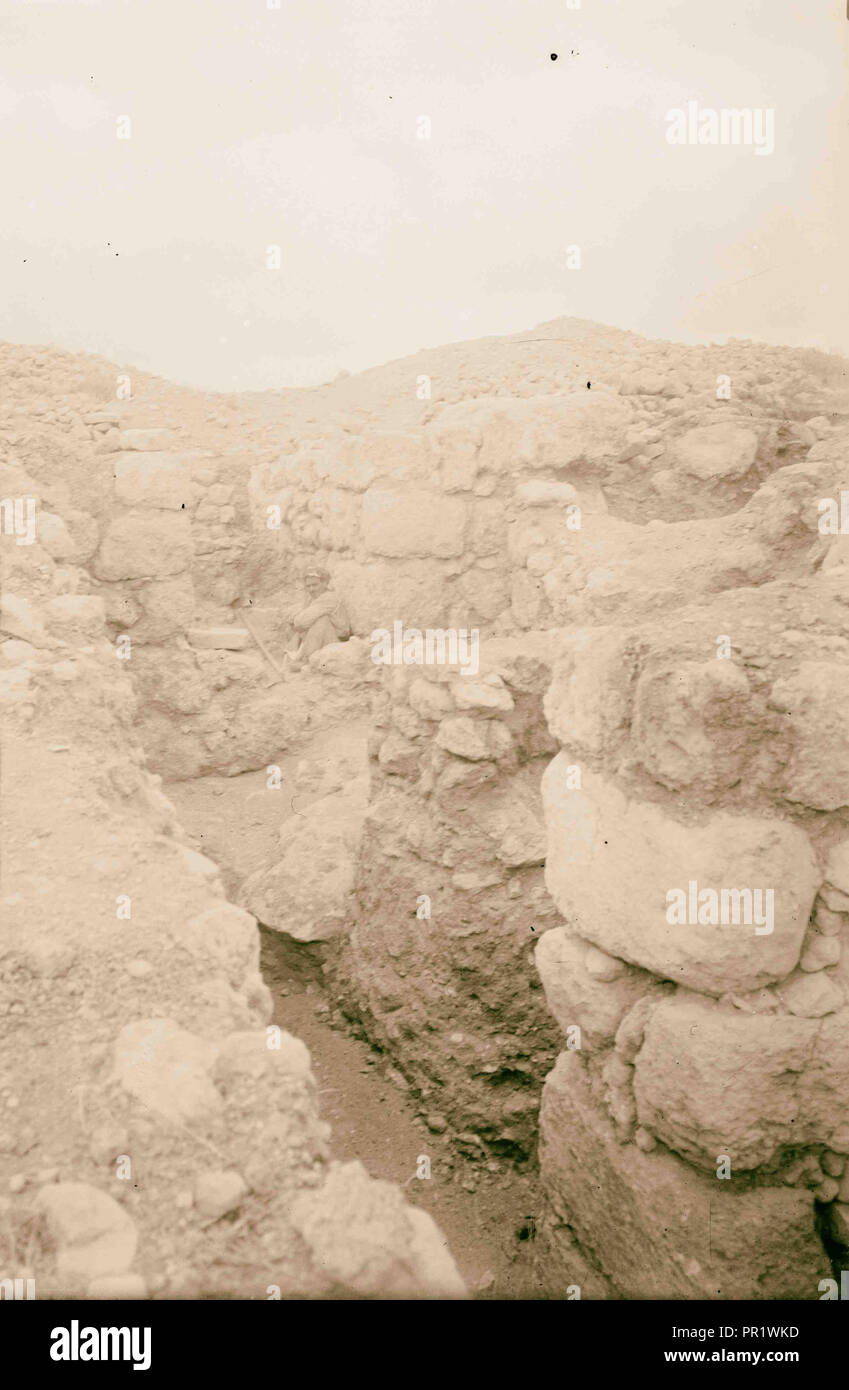 Tell Beit Mirsim. 1926, Israel, Debir, Extinct city Stock Photo - Alamy