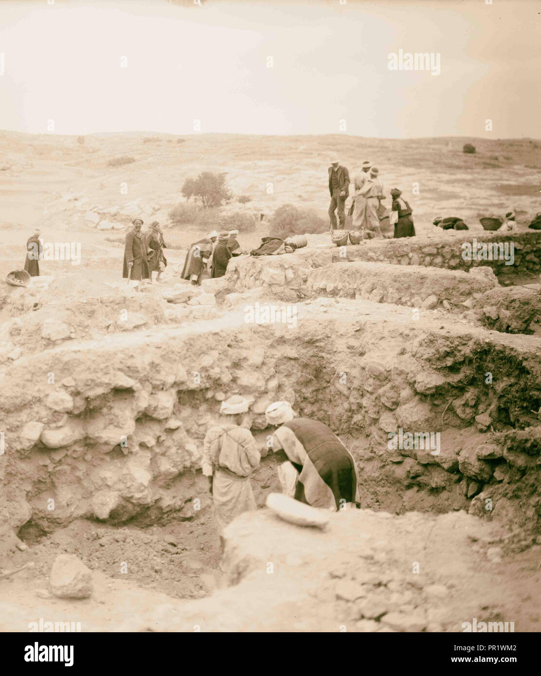 Tell Beit Mirsim. 1926, Israel, Debir, Extinct city Stock Photo - Alamy