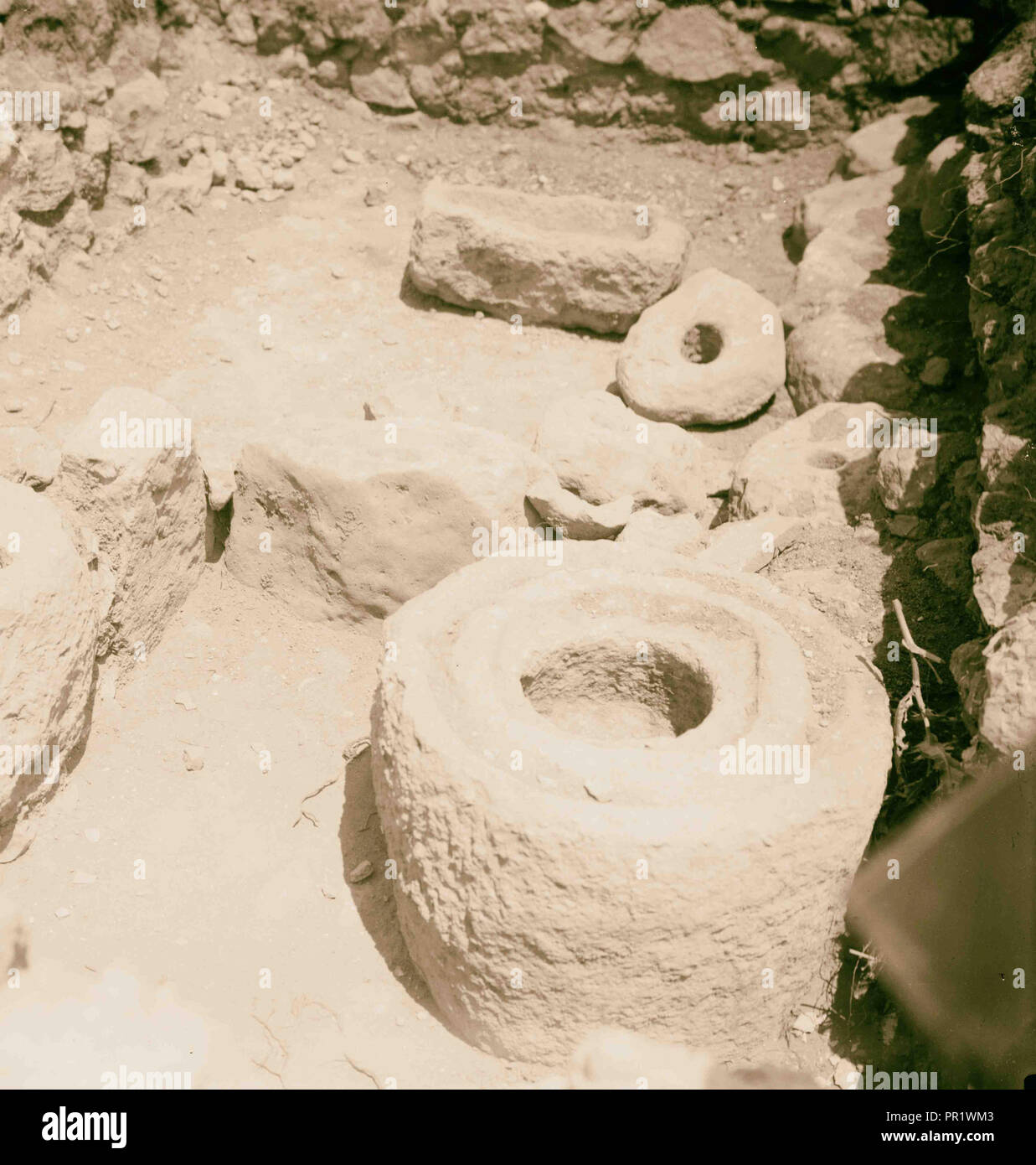 Tell Beit Mirsim, dye vat. 1926, Israel, Debir, Extinct city Stock ...