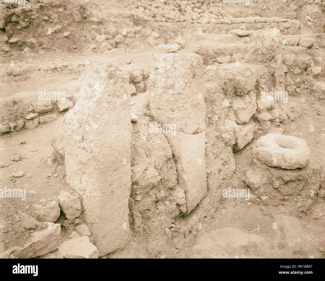 Tell Beit Mirsim. 1926, Israel, Debir, Extinct city Stock Photo - Alamy