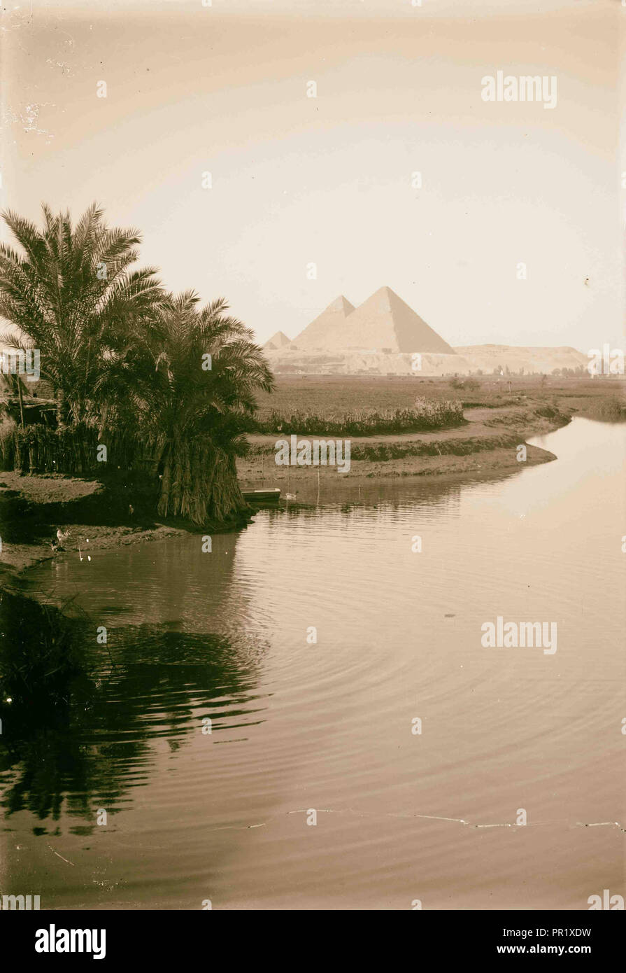 Nile egypt pyramids hi-res stock photography and images - Alamy