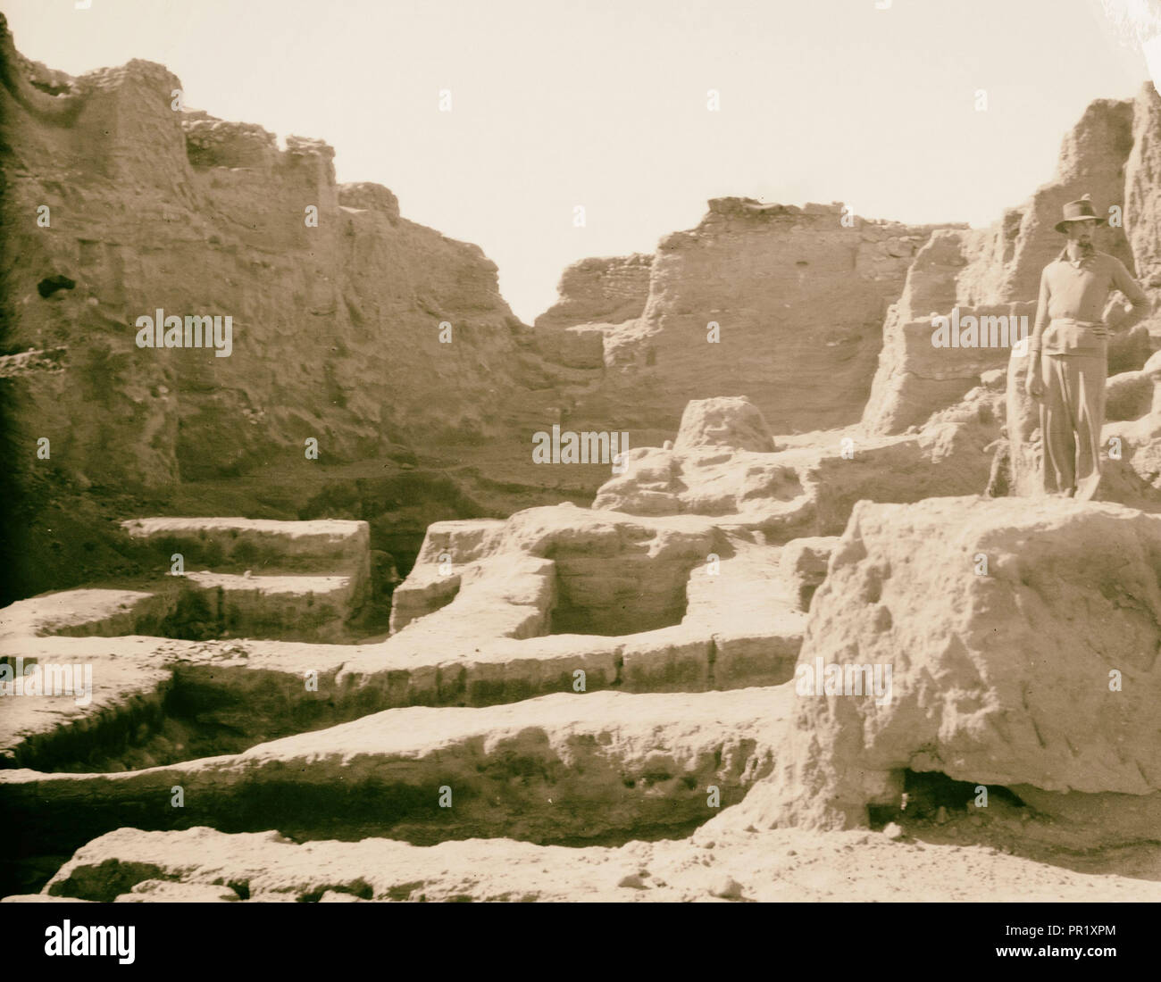 Tell Faraa. Photograph shows archaeological excavations at Tell Fara ...