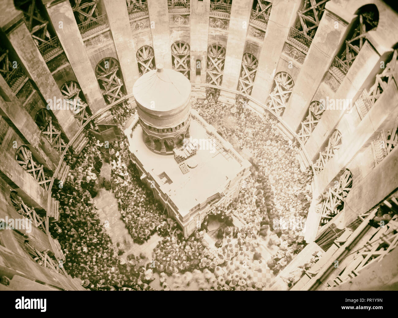 Calendar of religious ceremonies in Jerusalem Easter period, Holy fire ...