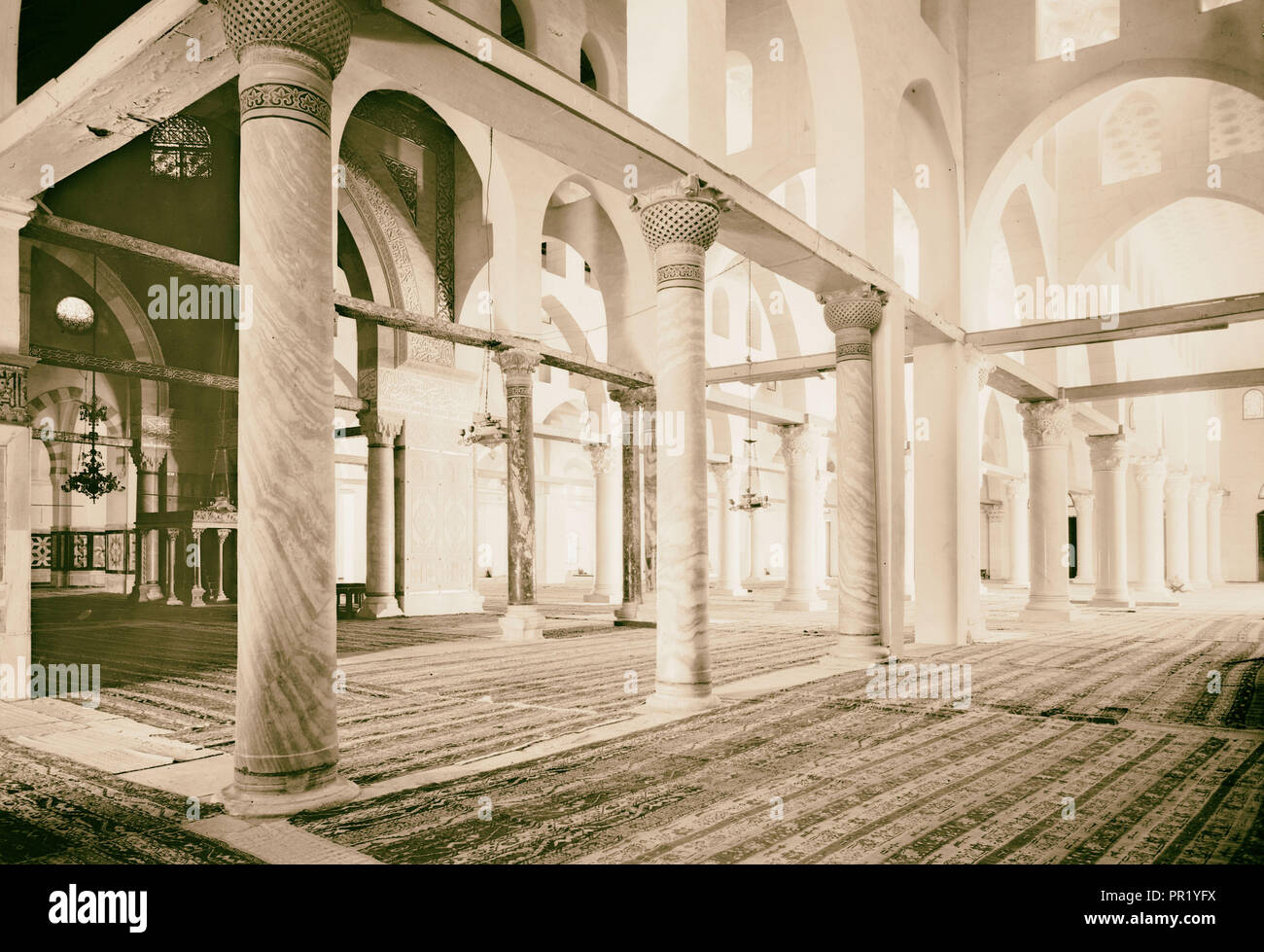 El aqsa mosque jerusalem interior hi-res stock photography and images ...