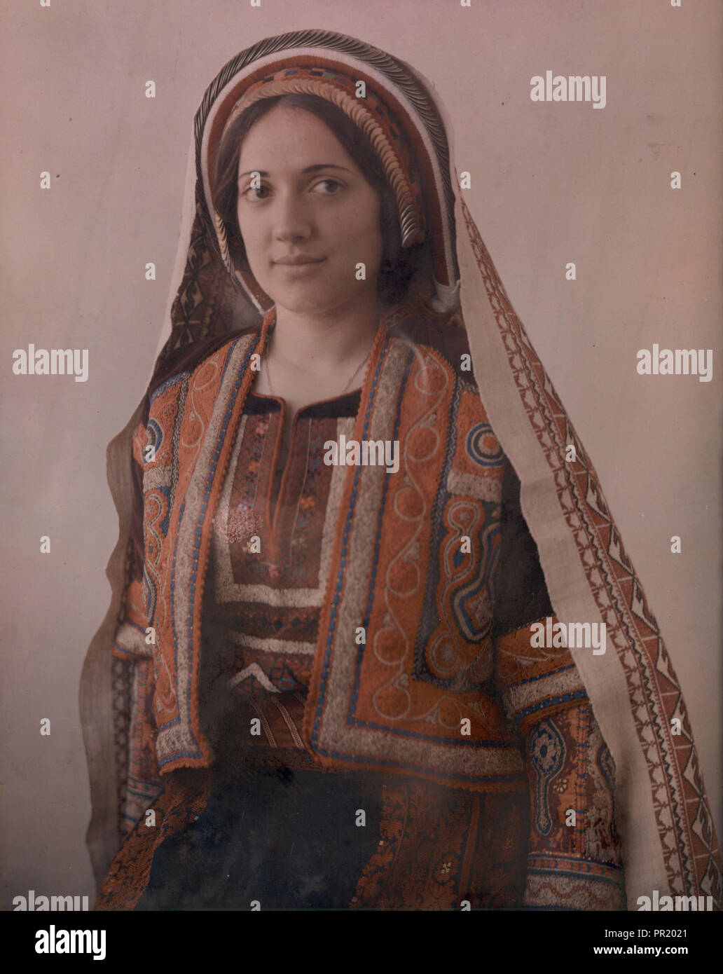 Ramallah woman. 1929, West Bank, Rām Allāh Stock Photo - Alamy
