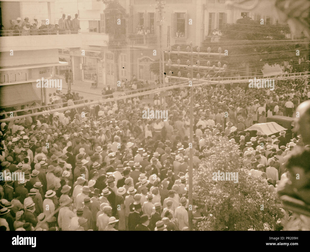 Bialek's funeral in Tel Aviv. Photo shows funeral of poet Hayyim Nahman ...