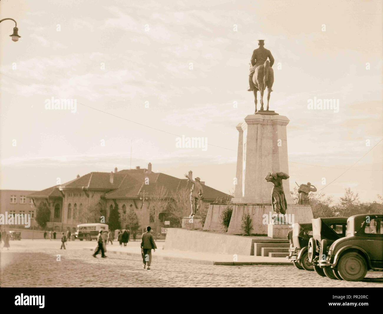 Ankara attaturk statue hi-res stock photography and images - Alamy
