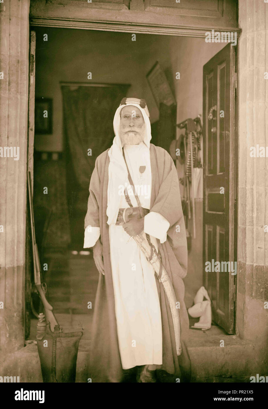 Aref el Aref & Bedouin sheikhs 1934, Middle East Stock Photo - Alamy