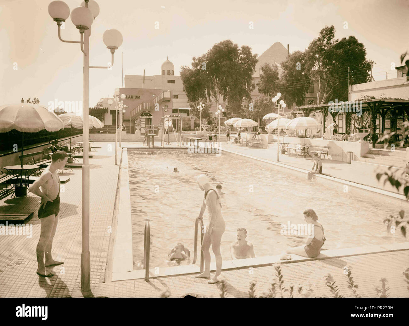 Mena house swimming pool hi-res stock photography and images - Alamy