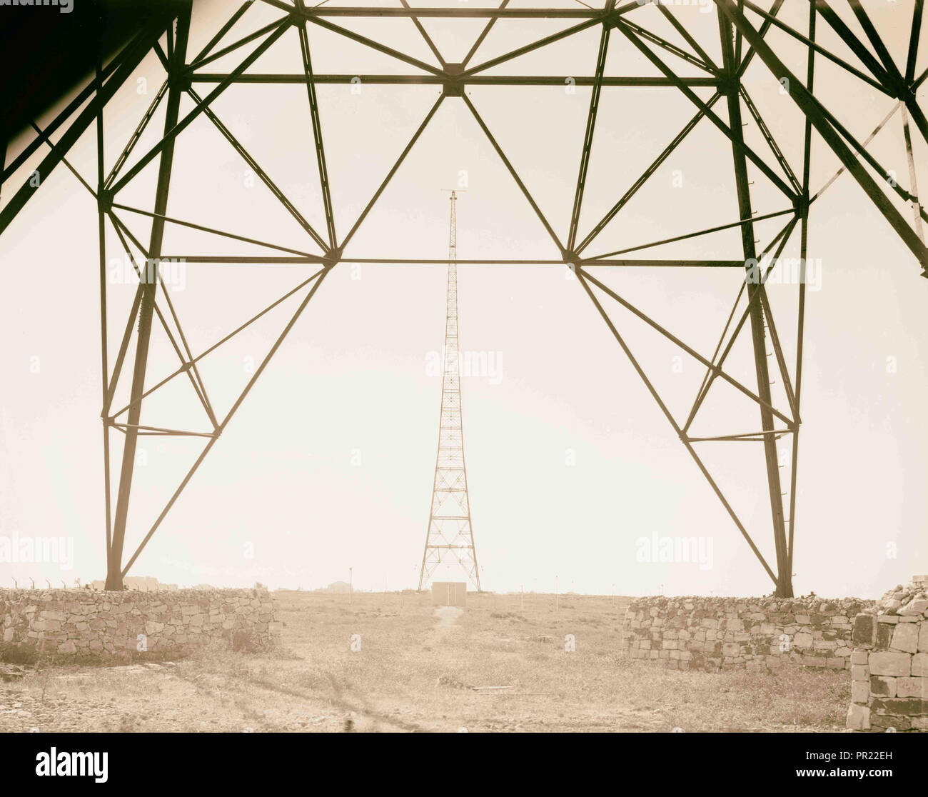 Radio masts hi-res stock photography and images - Alamy