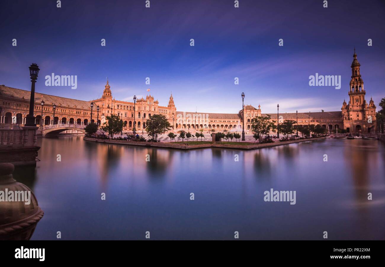 Plaza de España and the lake during sunset - Sevilla Stock Photo - Alamy