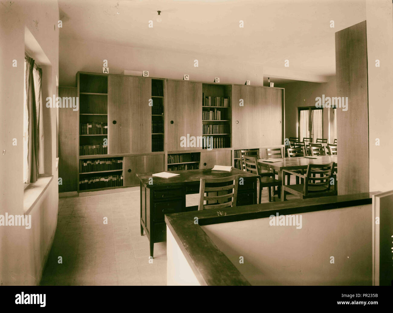 Jewish library at the Yushurine synagogue. 1934, Middle East, Israel ...