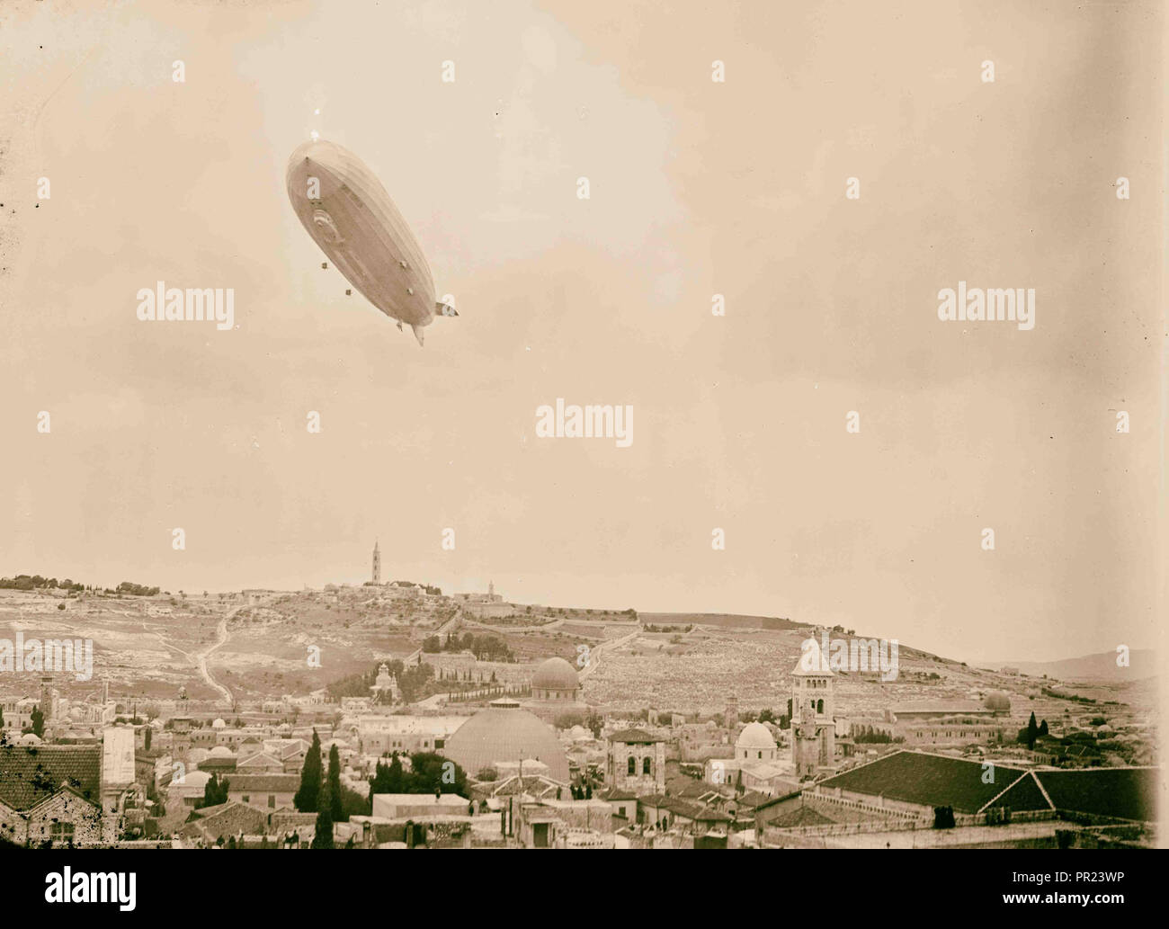 Zeppelin graf hi-res stock photography and images - Alamy