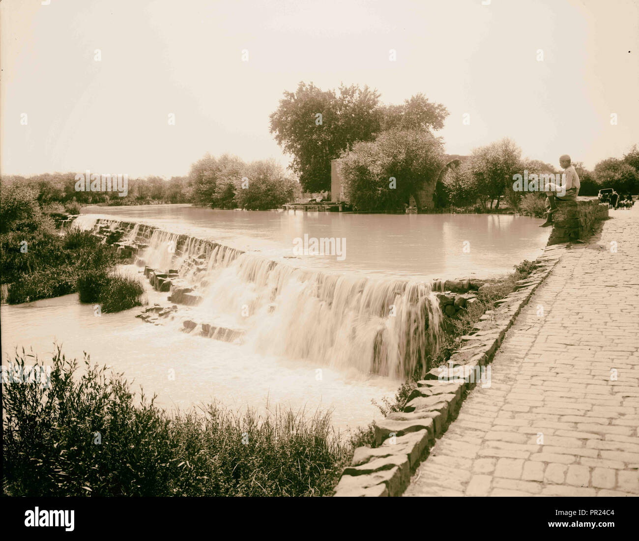 Damascus syria and river hi-res stock photography and images - Alamy