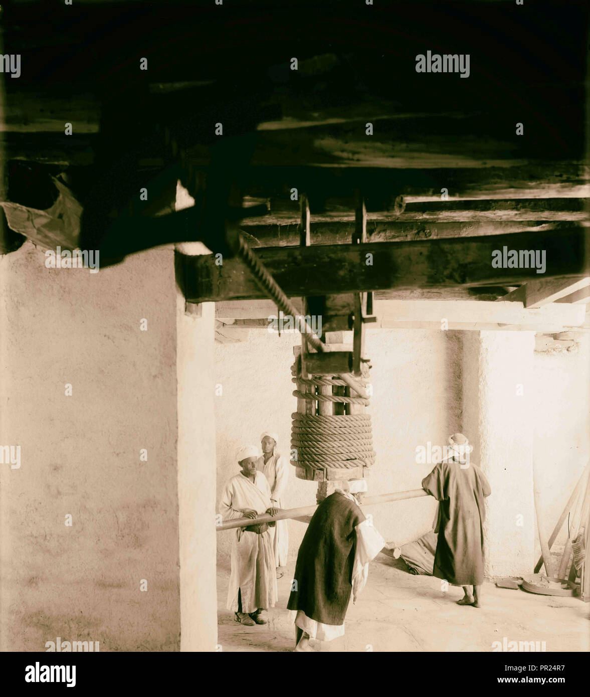 Primitive elevator hi-res stock photography and images - Alamy