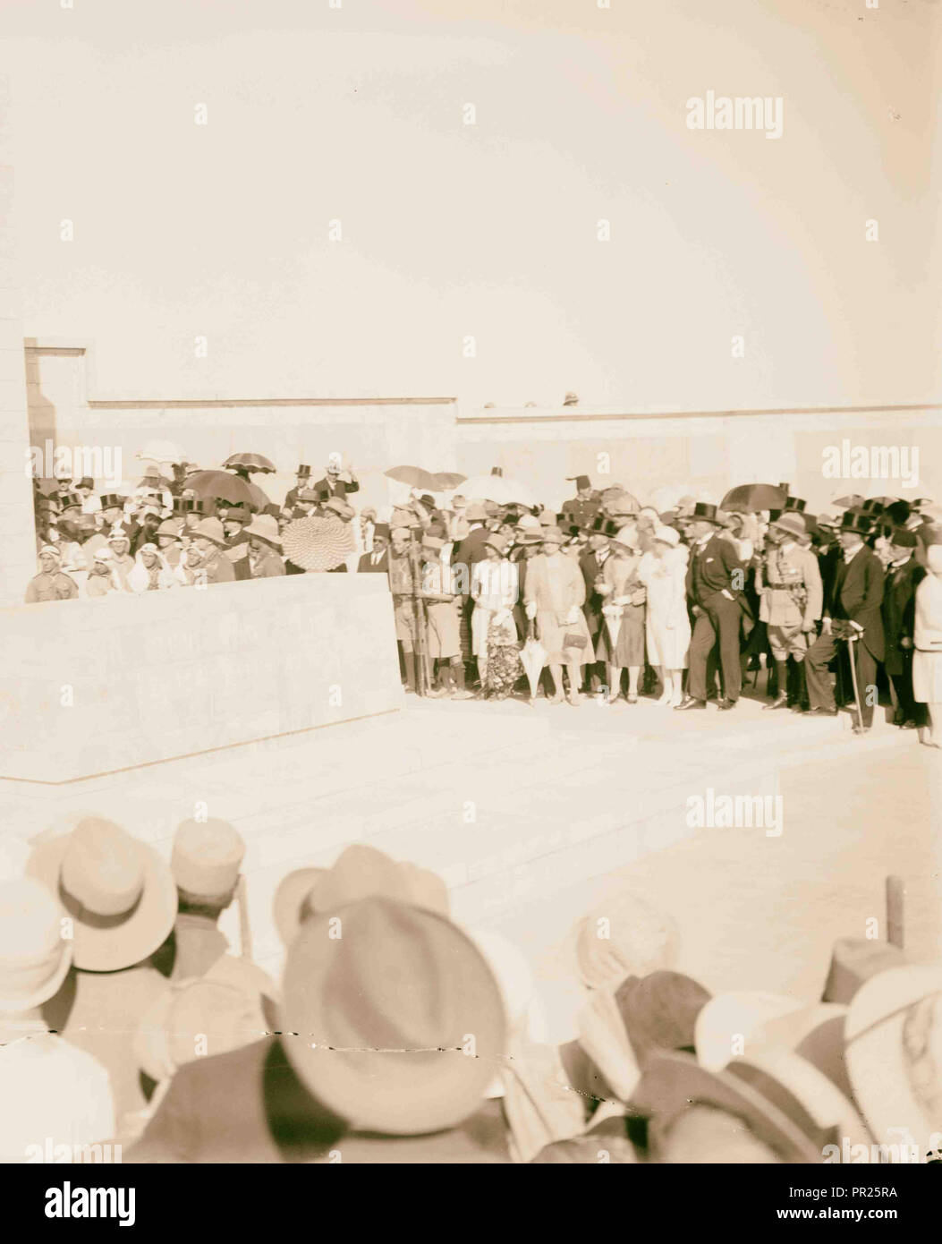 War dedication hi-res stock photography and images - Alamy