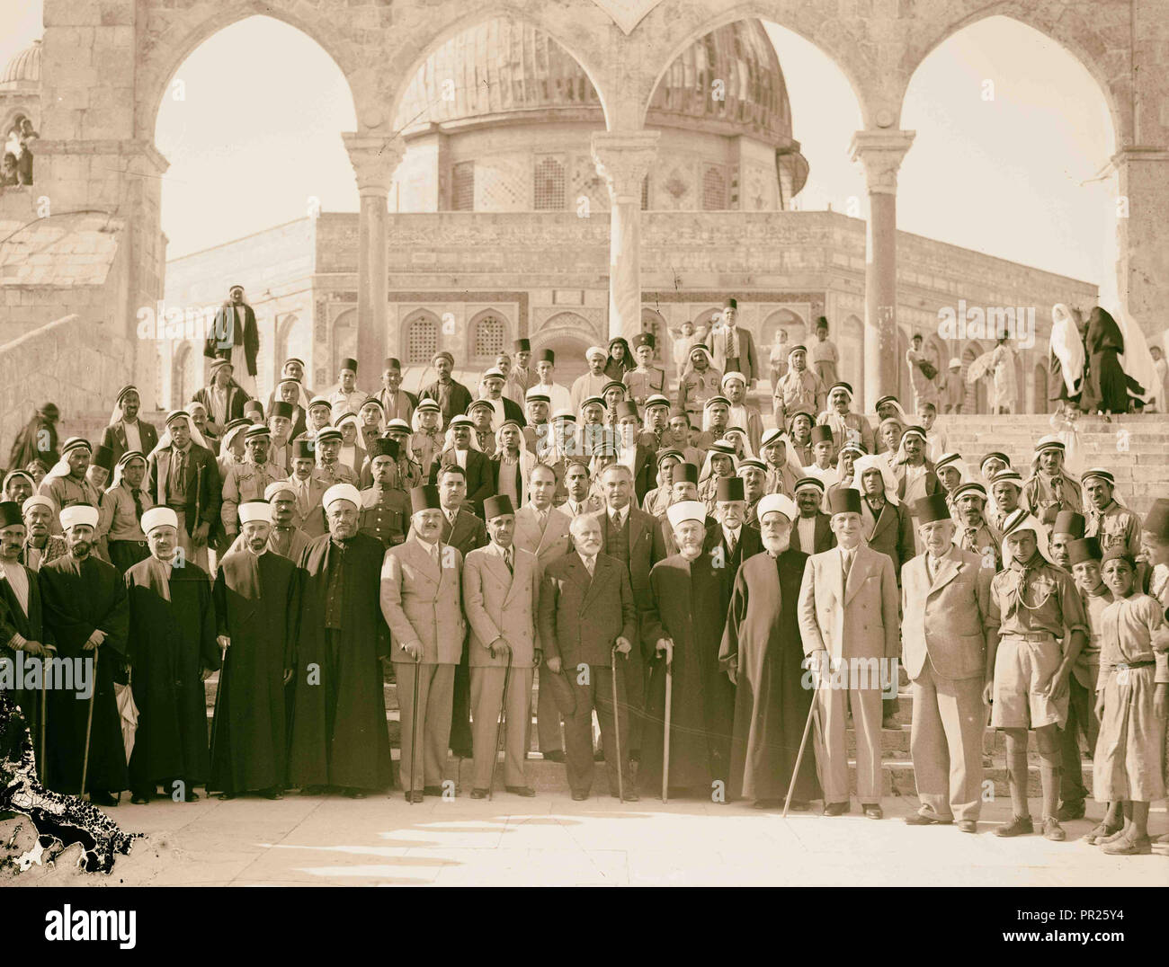 Mufti of jerusalem hi-res stock photography and images - Alamy