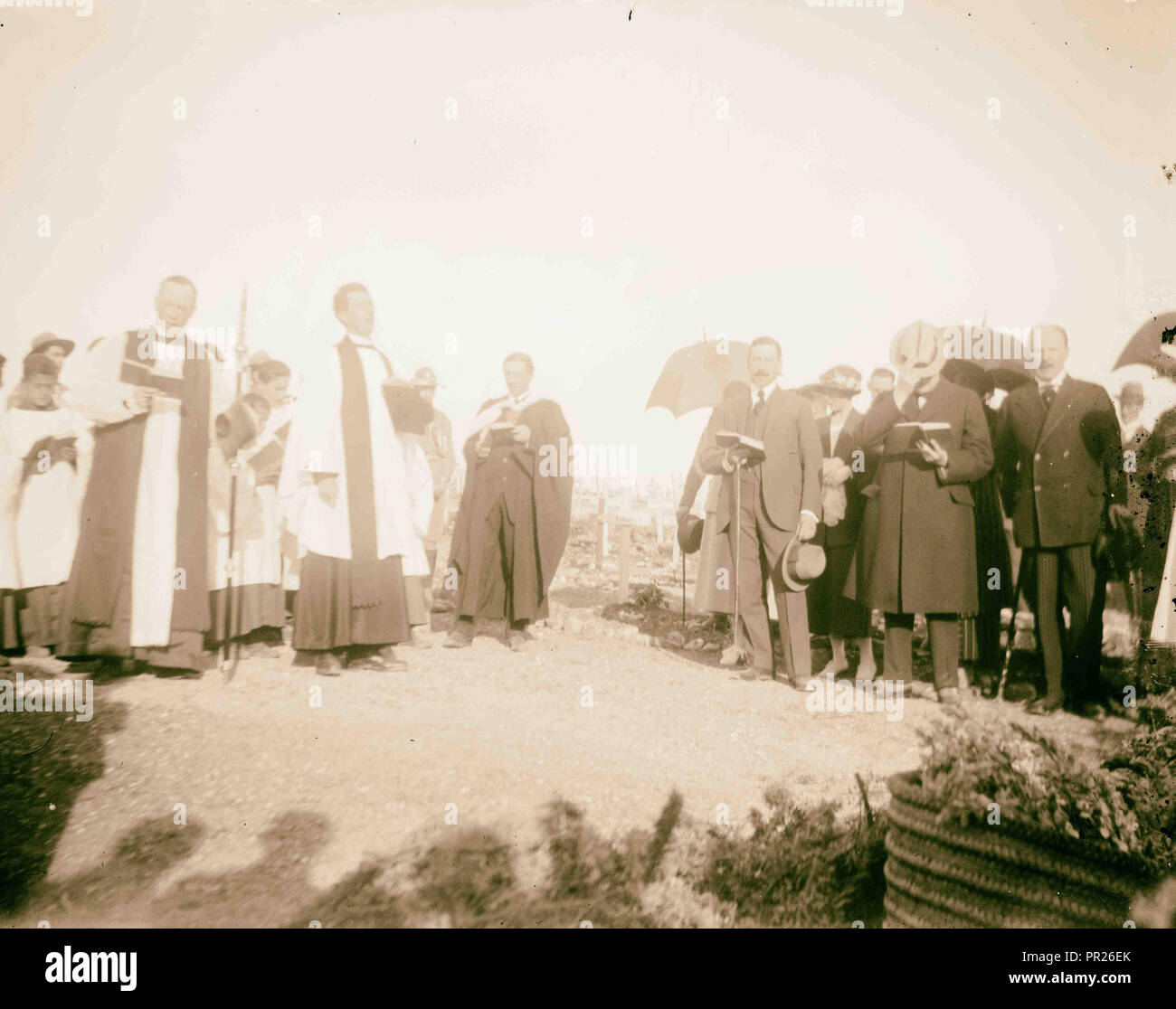 In 1917 men women hi-res stock photography and images - Alamy