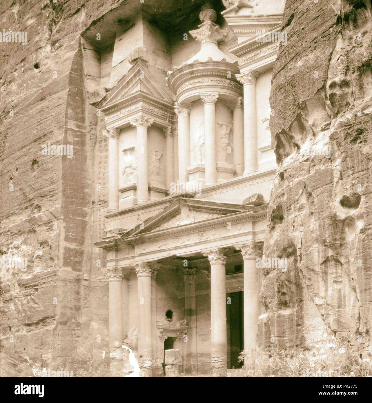 Petra, el Khazne. 1898, Jordan, Petra, Extinct city Stock Photo - Alamy