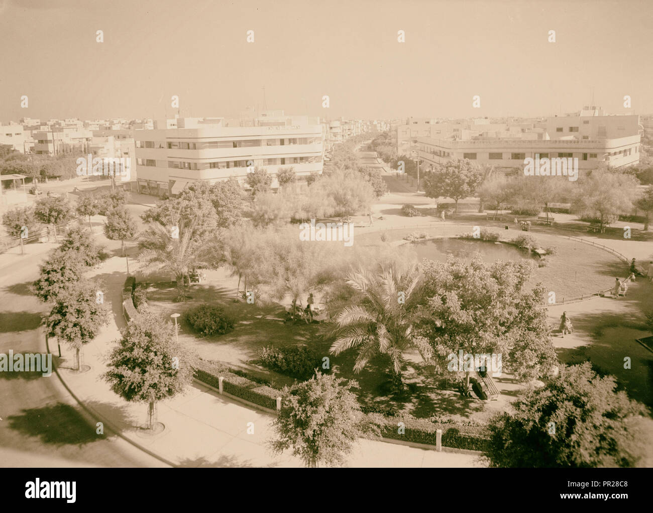 Tel Aviv. Dizengoff Circle. 1940, Israel, Tel Aviv Stock Photo - Alamy