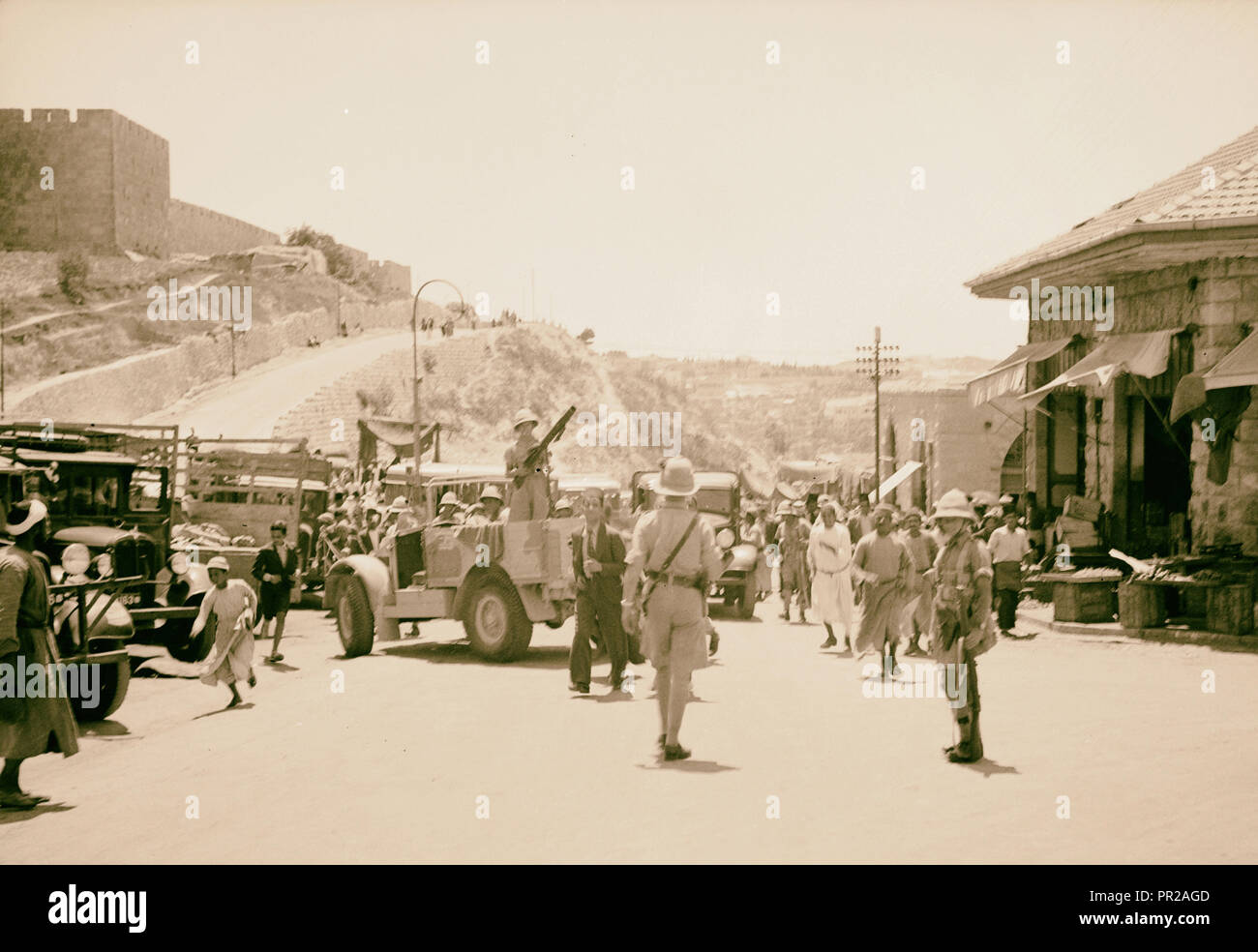 Searching busses hi-res stock photography and images - Alamy