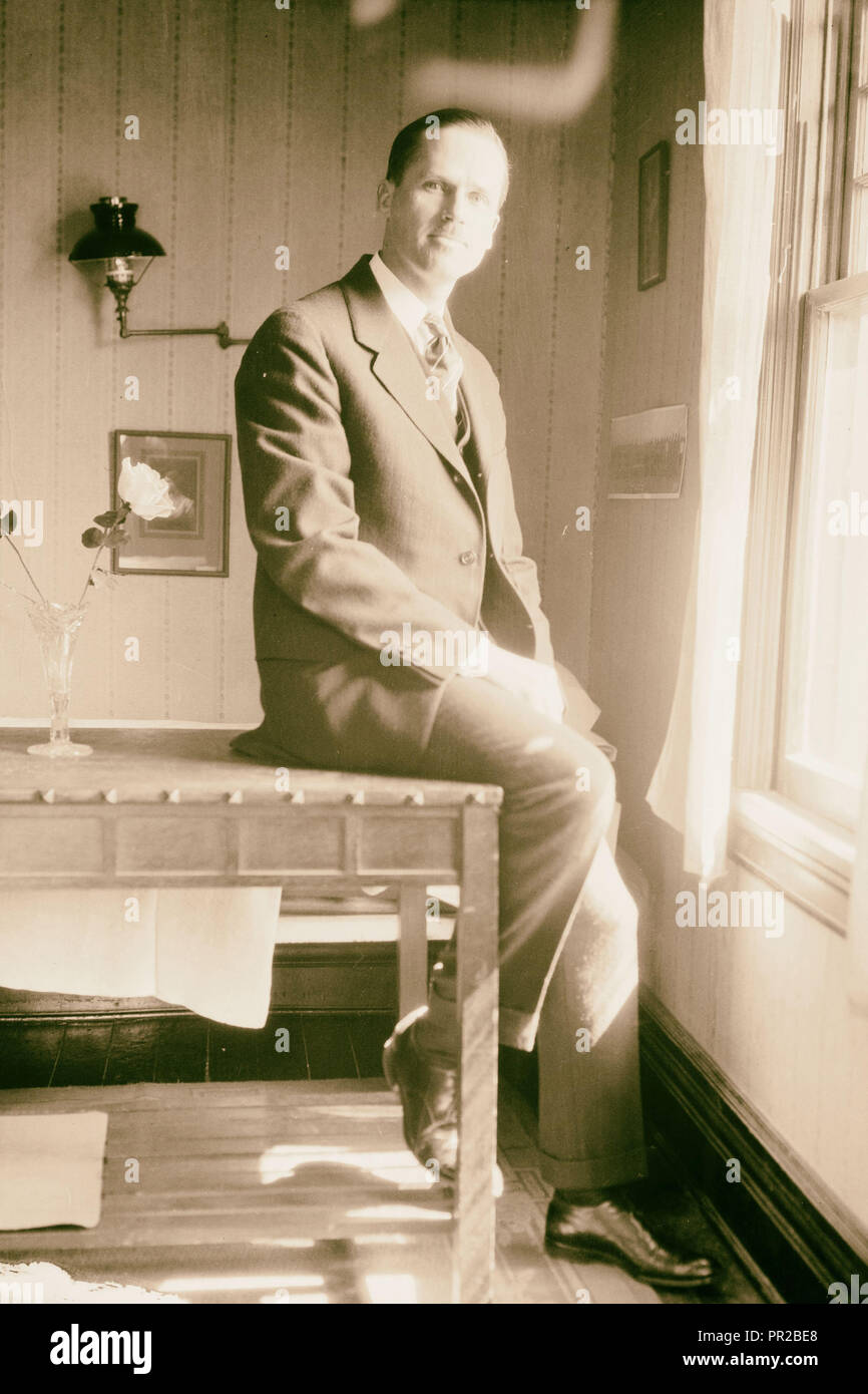 Lars Lind? Sitting on edge of desk. 1925 Stock Photo - Alamy