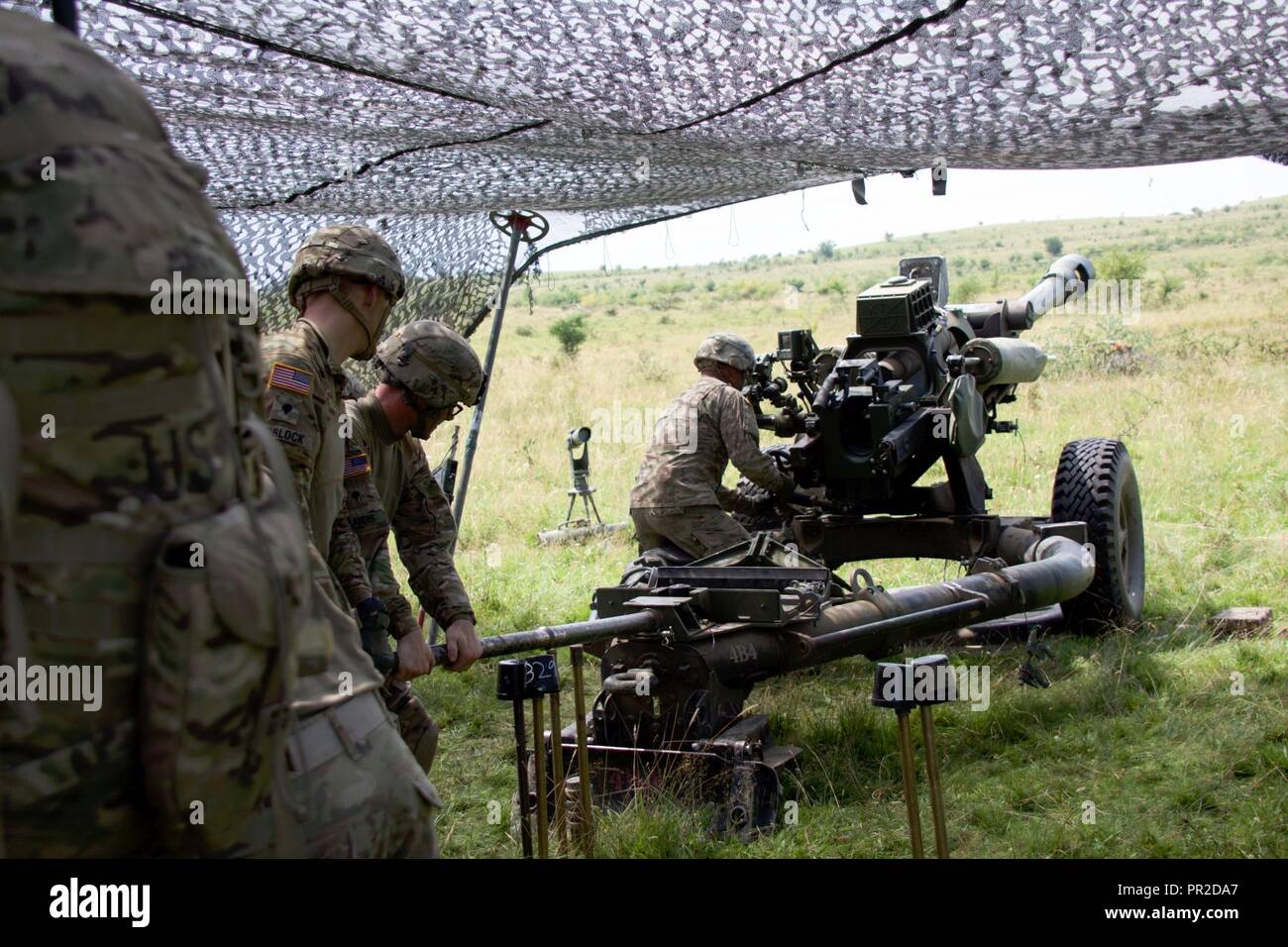 U.S. Army Paratroopers from Bravo Battery, 4th Battalion, 319th ...