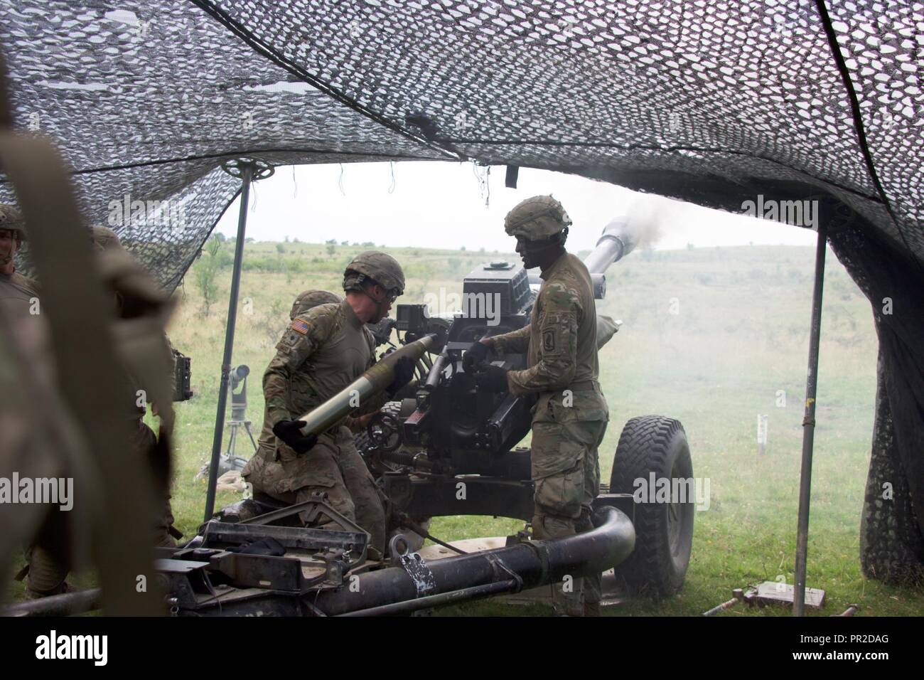 U.S. Army Paratroopers from Bravo Battery, 4th Battalion, 319th ...