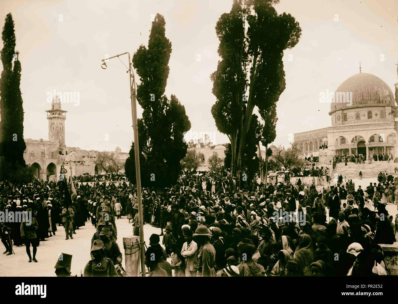 Al aqsa mosque flags hi-res stock photography and images - Alamy