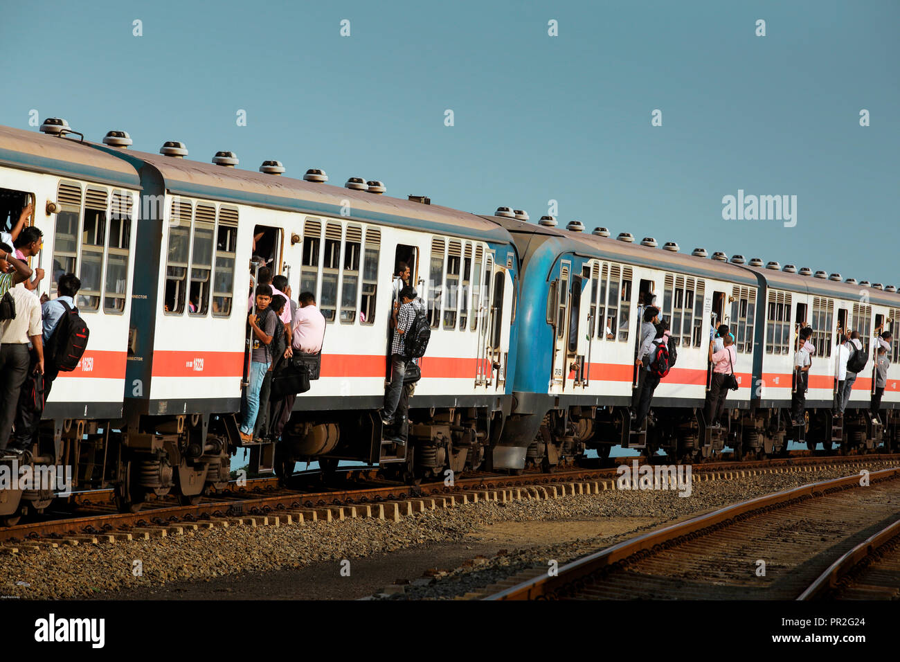 Sri lankan commuters hi-res stock photography and images - Alamy