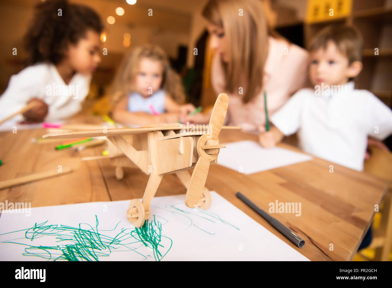 Multicultural children drawing hi-res stock photography and images - Alamy