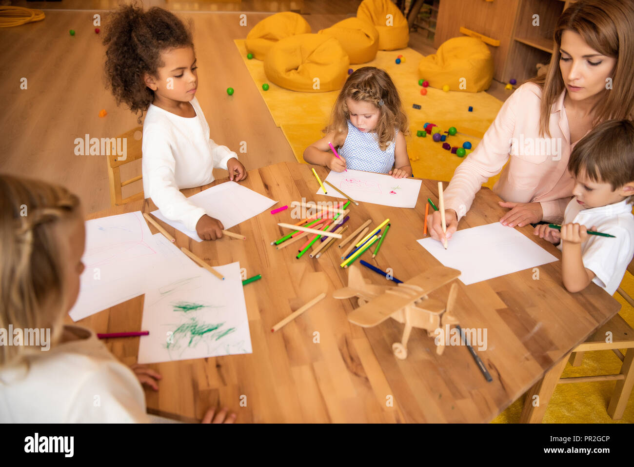 Multicultural children drawing hi-res stock photography and images - Alamy