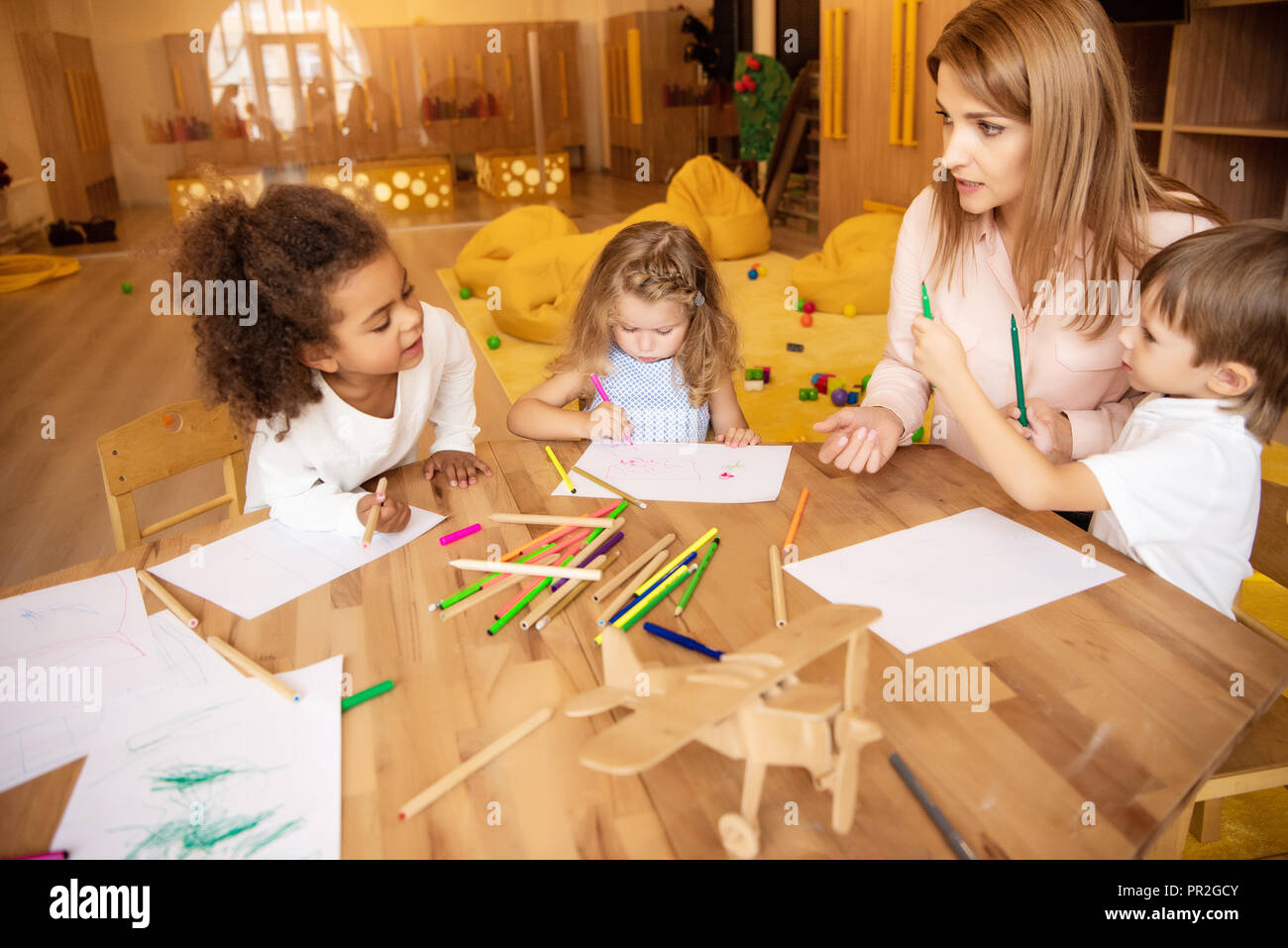 Preschoolers talking in group hi-res stock photography and images - Alamy