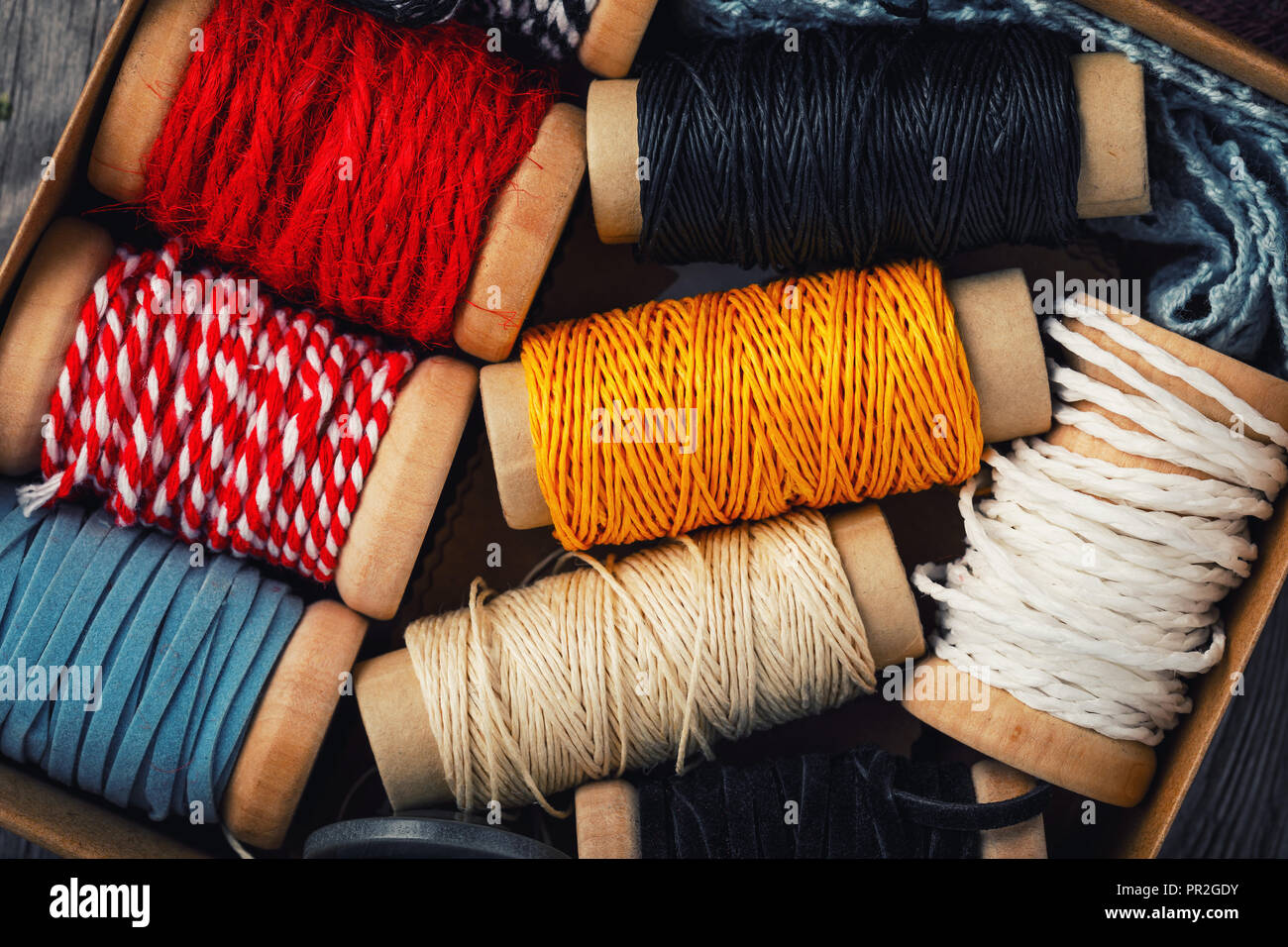 Thread top hi-res stock photography and images - Alamy