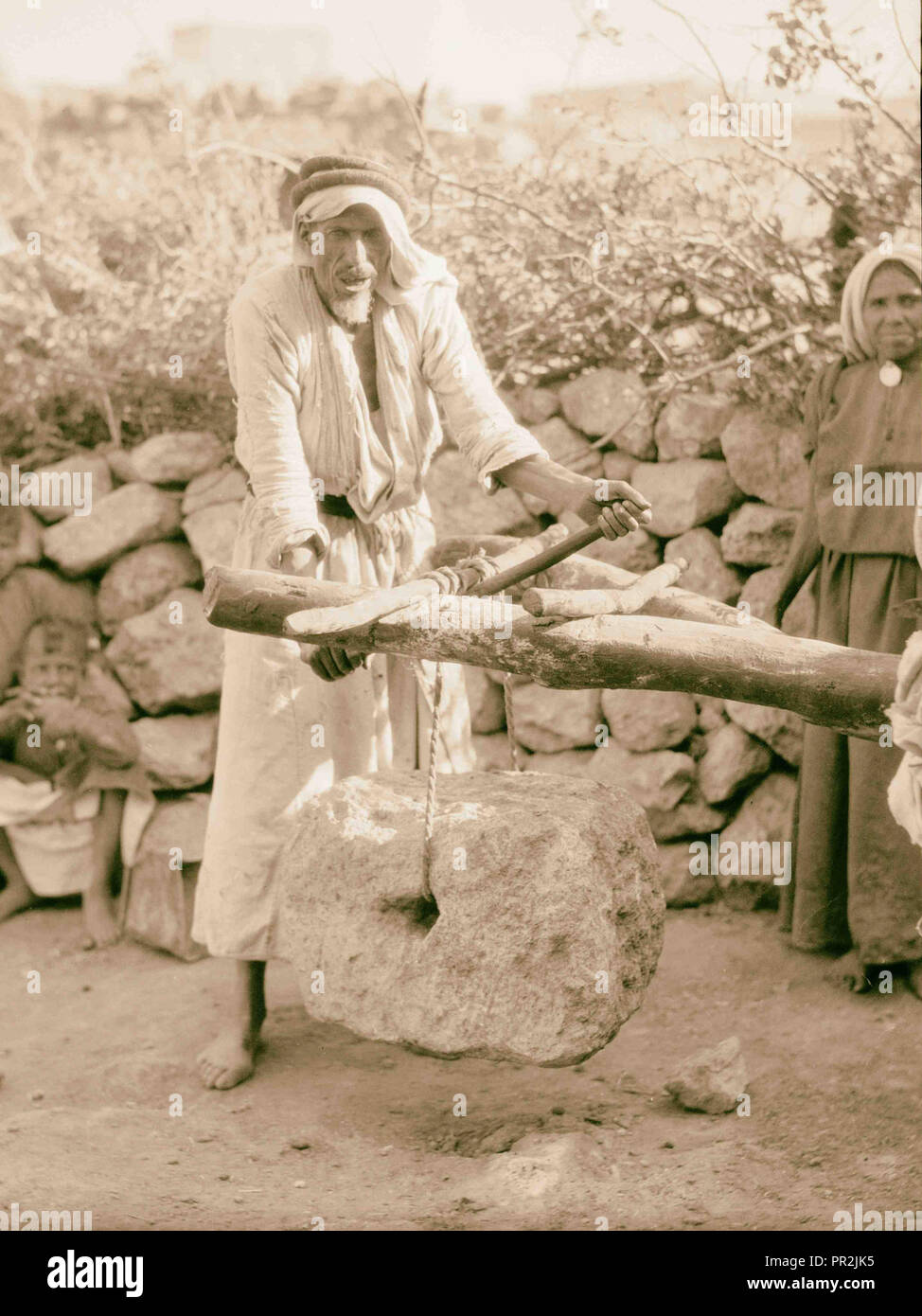 Suspended beam hi-res stock photography and images - Alamy