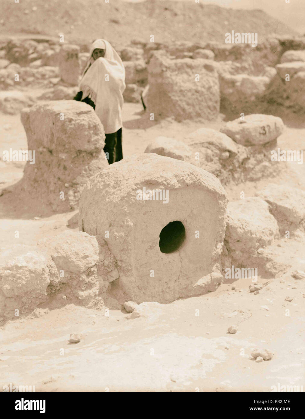 Excavations. Tell Beit Mirsim, (Kirjath Sepher). Ancient dye vat built ...