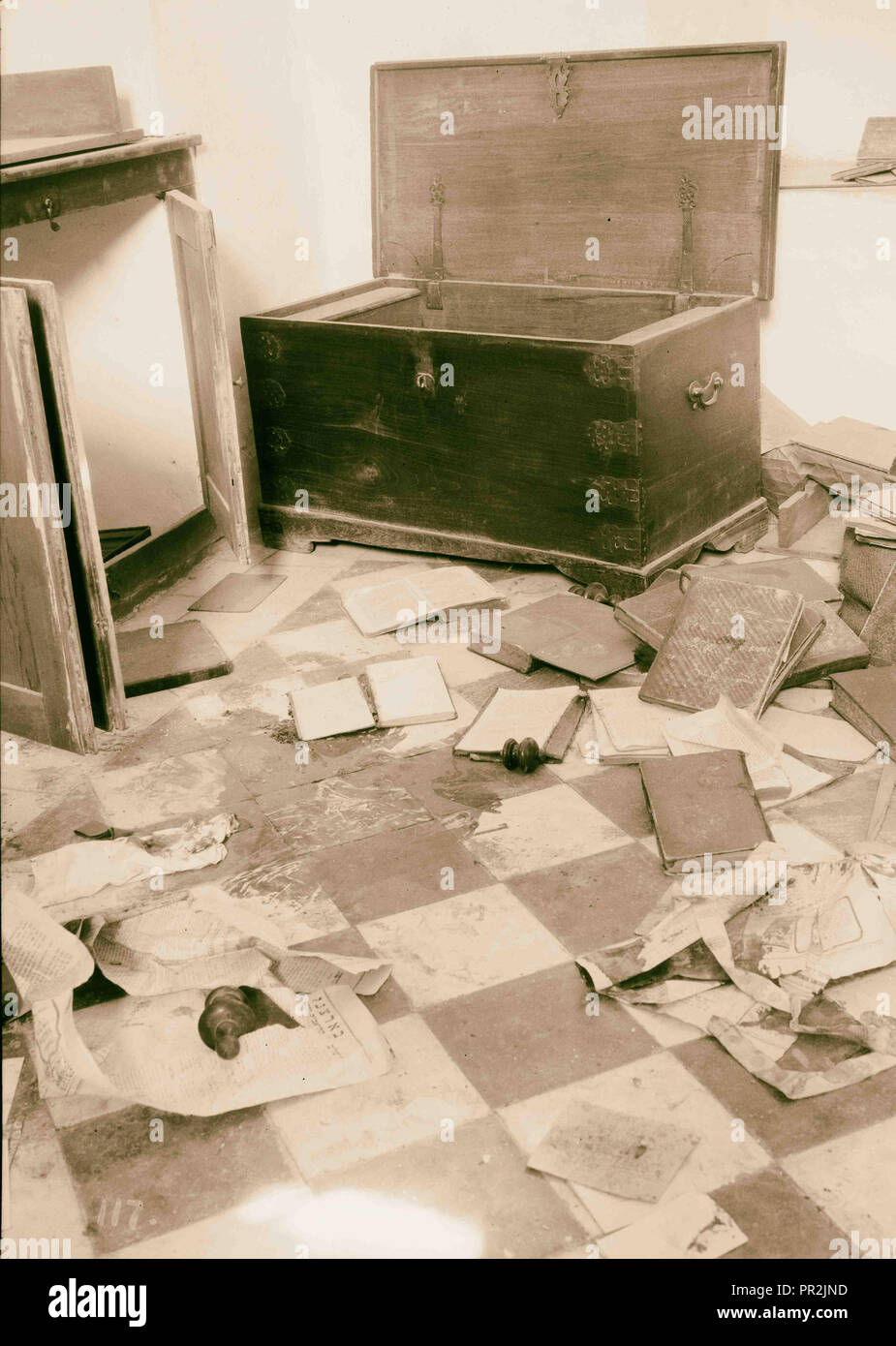 Blood stained floor hi-res stock photography and images - Alamy