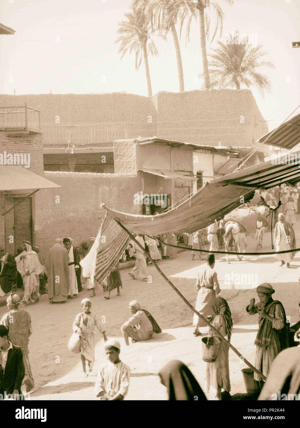 Baghdad street scene hi-res stock photography and images - Alamy