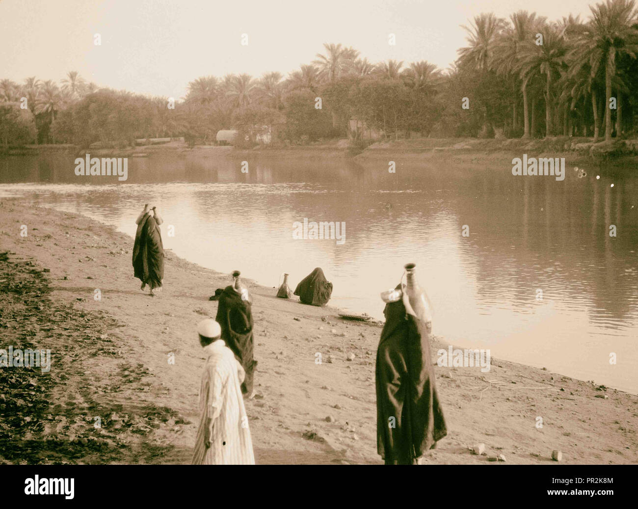 Iraq. River scenes on the Euphrates taken at Hilla. Women carrying ...