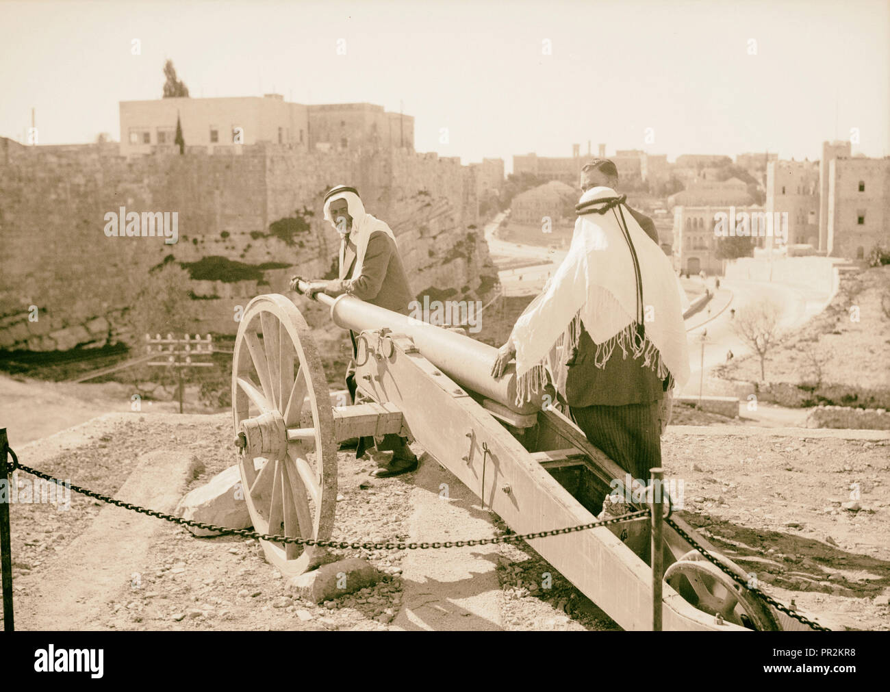 Ramming hi-res stock photography and images - Alamy