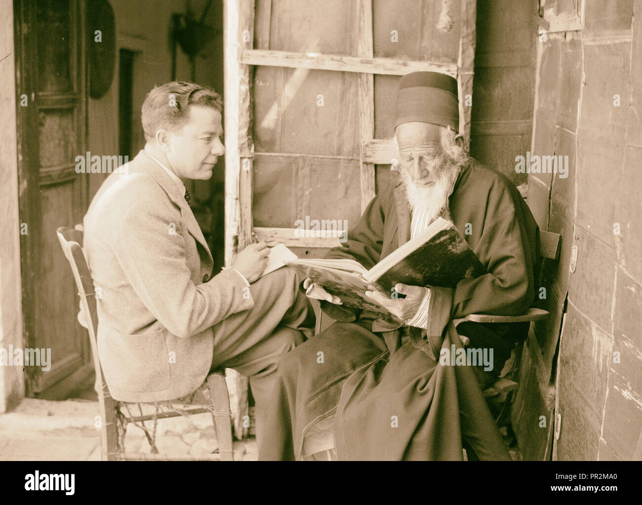 Rabbi Shlomo, speaking to Jacob Simon. 1934, Israel Stock Photo - Alamy