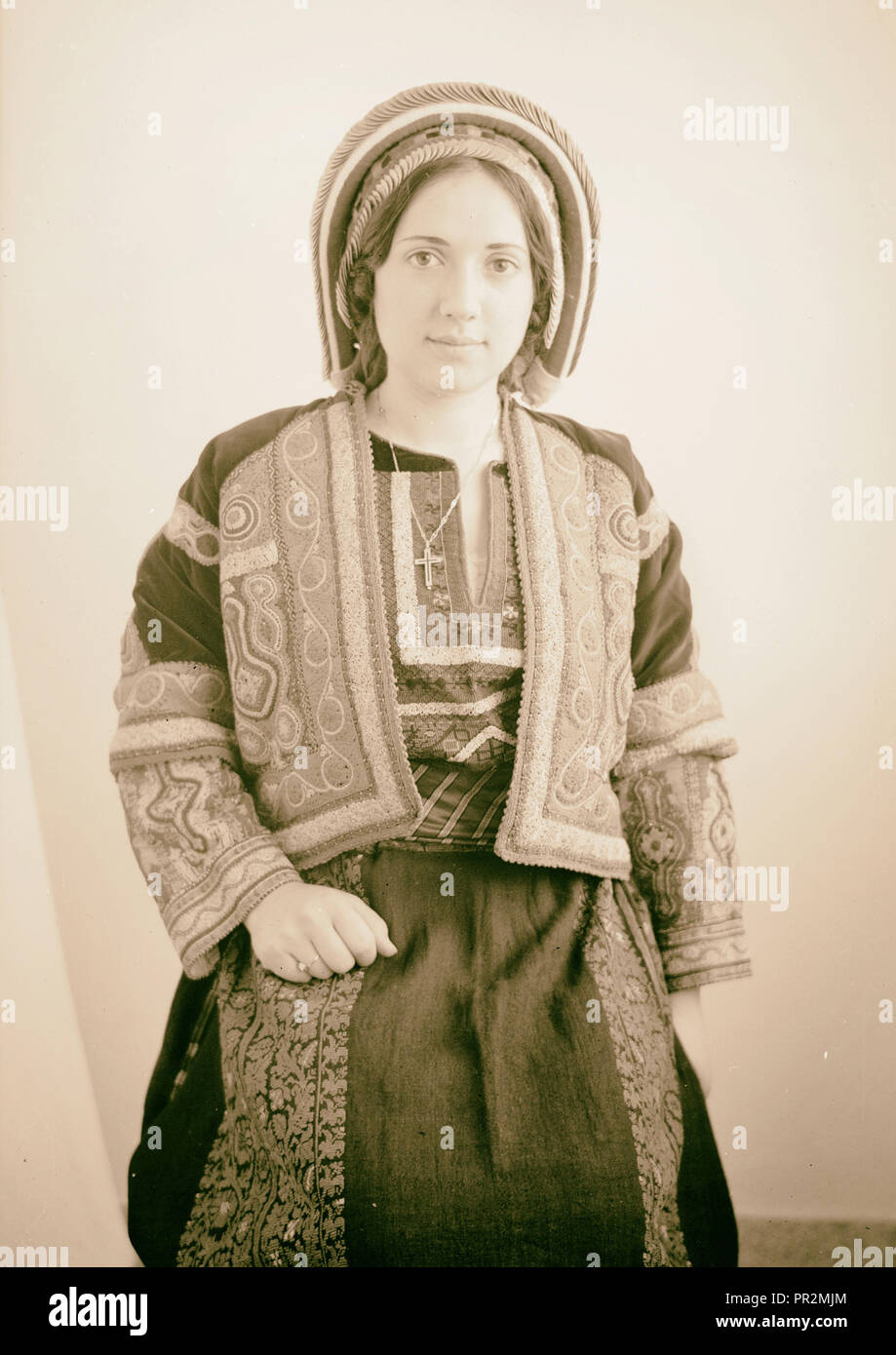 3 4 figure hi-res stock photography and images - Alamy