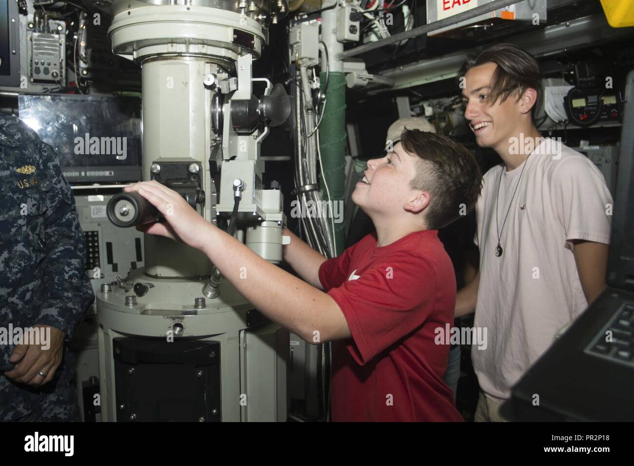Commander periscope submarine hi-res stock photography and images - Alamy