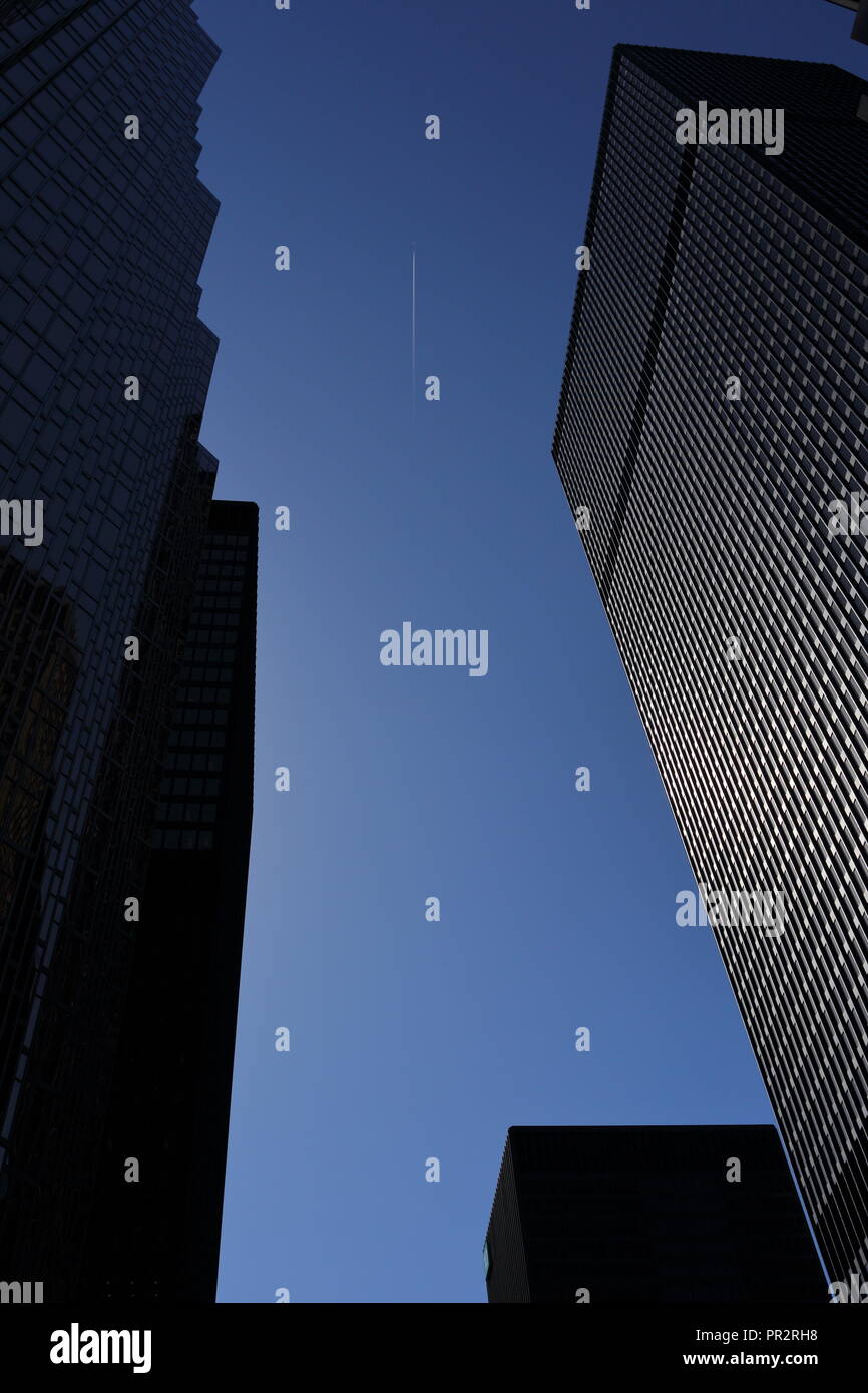 Plane passing hi-res stock photography and images - Alamy